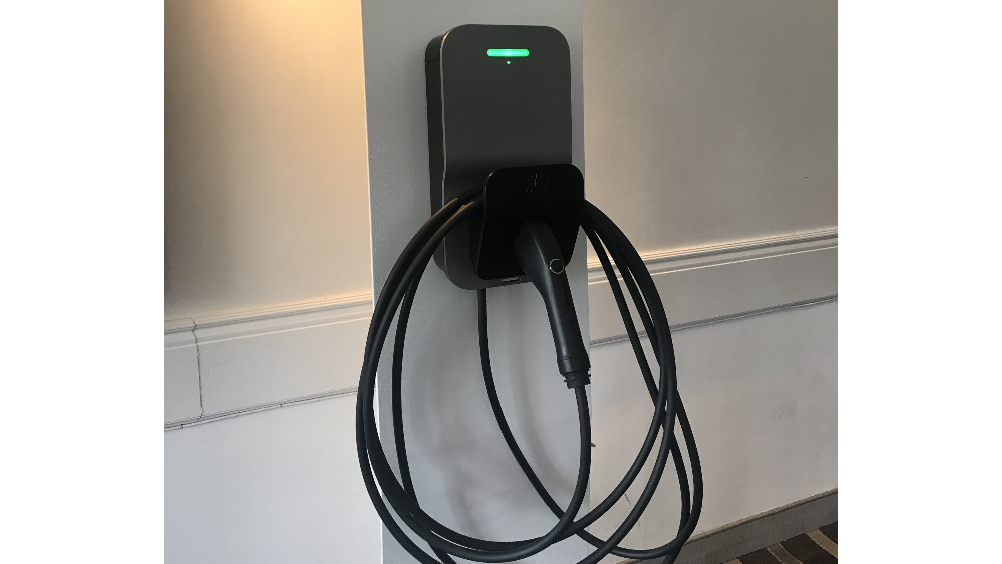 FLO UNVEILS ITS NEW HOME CHARGER – Auto-Innov
